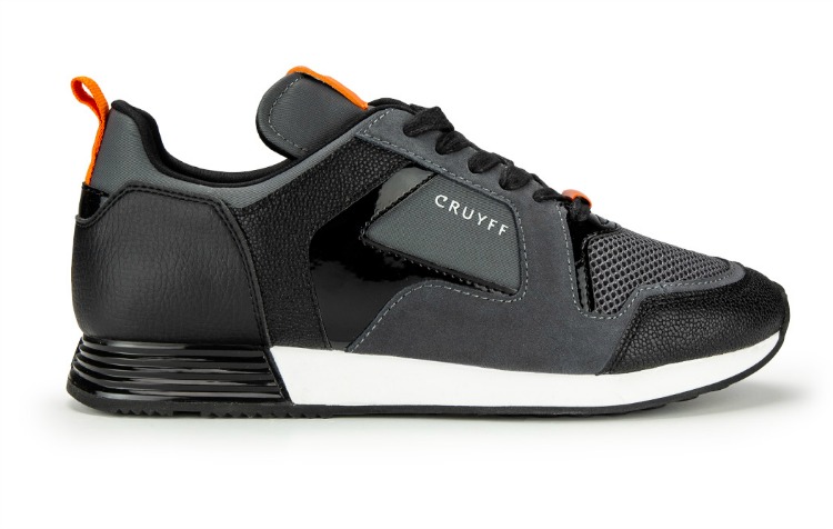 Sense 14! Selling CRUYFF shoes in Japan